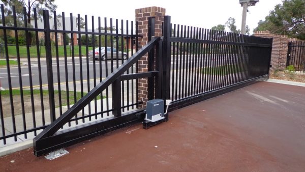 cantilever gate (2)-min | Dandenong Gate Co. Pty Ltd
